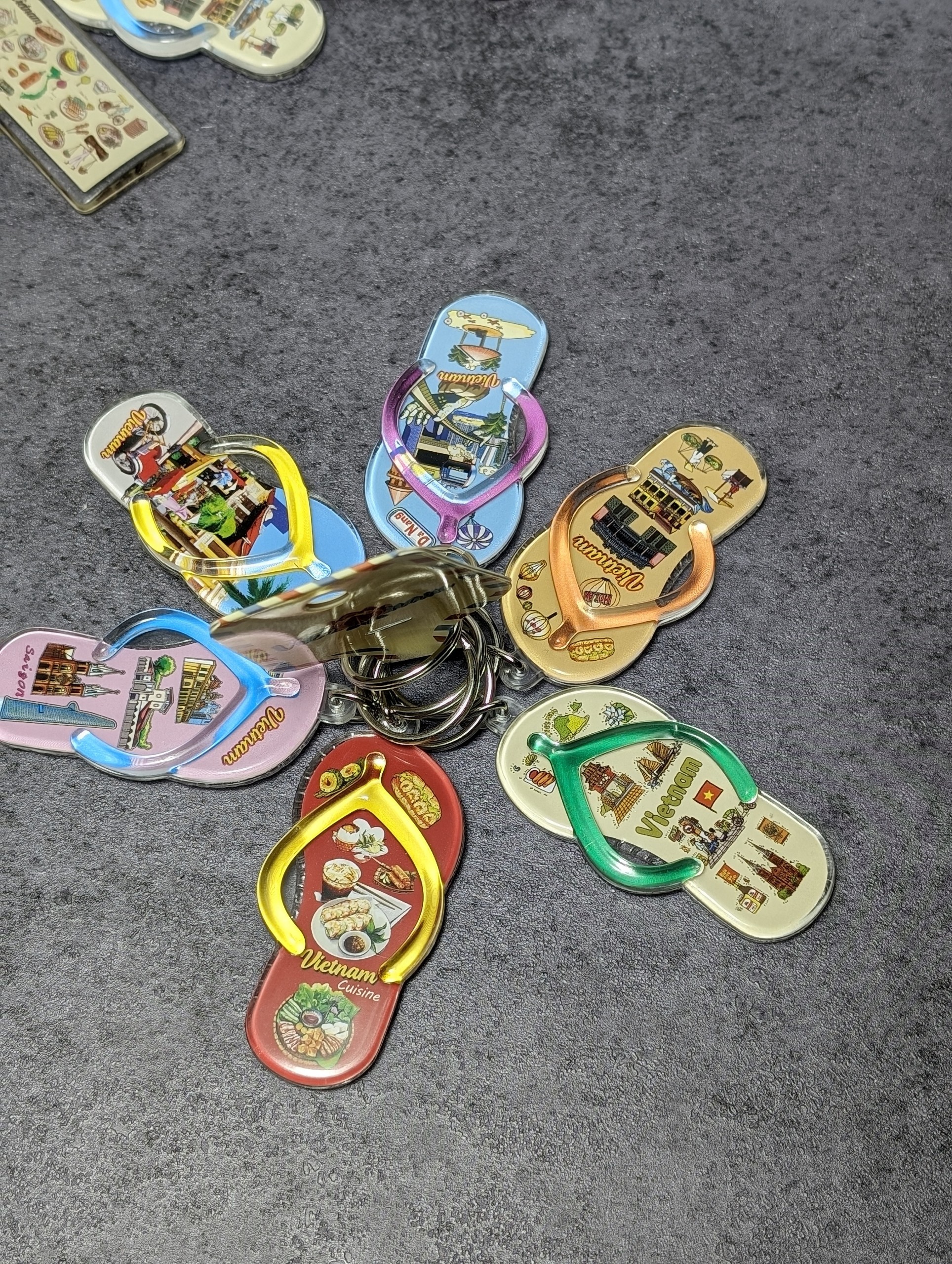 MÓC KHOÁ NHỰA CHÙM (DÉP)